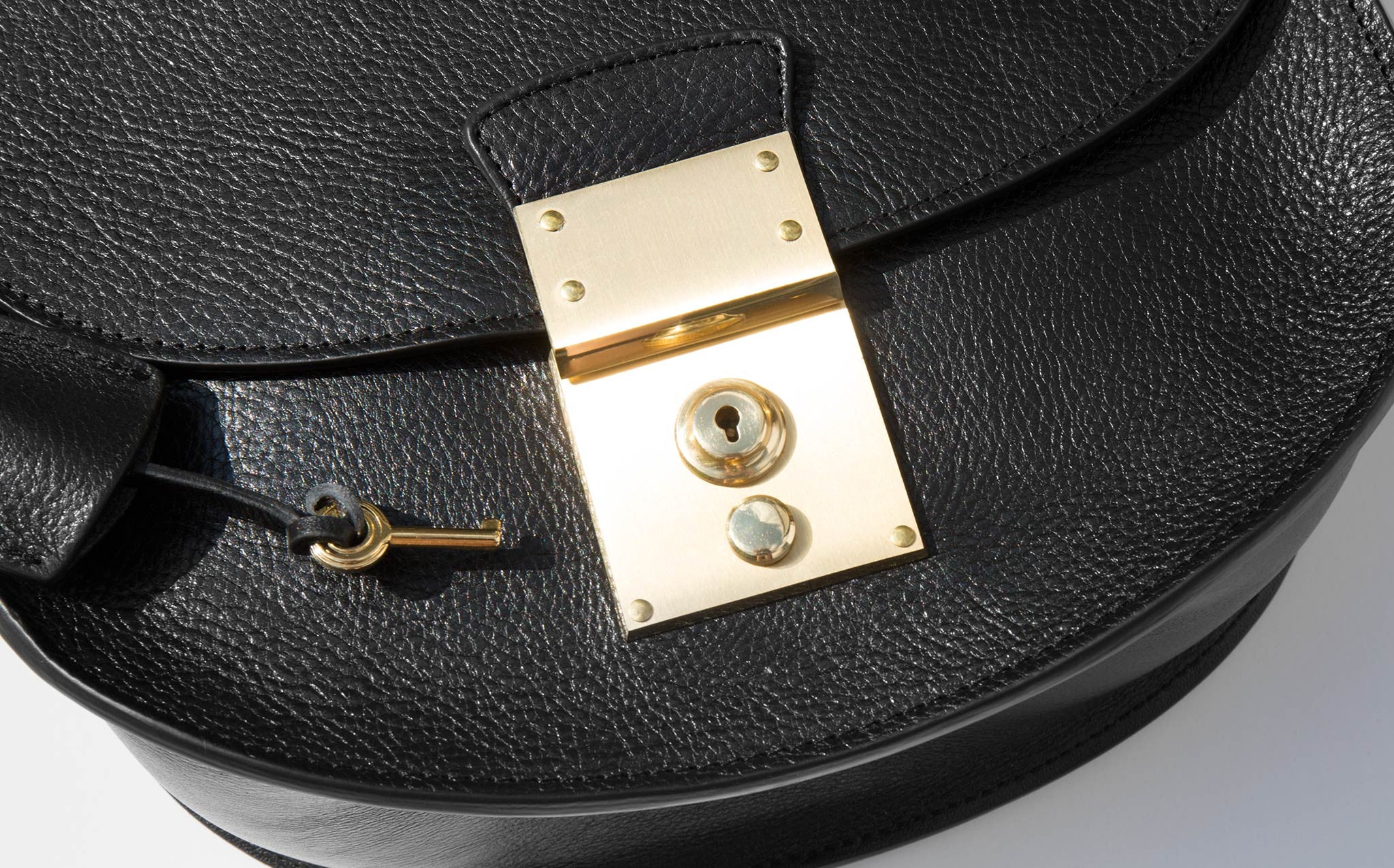 Lotuff Arc Shoulder Bag | Kindred Black